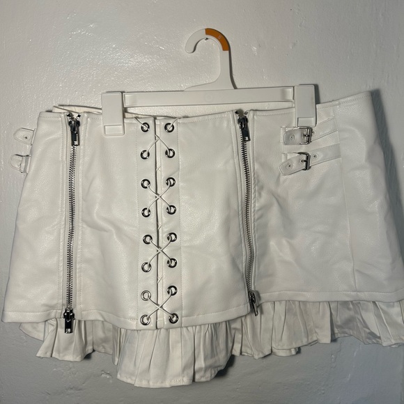 Tunnel Vision | Skirts | Tunnel Vision Vivienne 3in Mini Skirt White ...